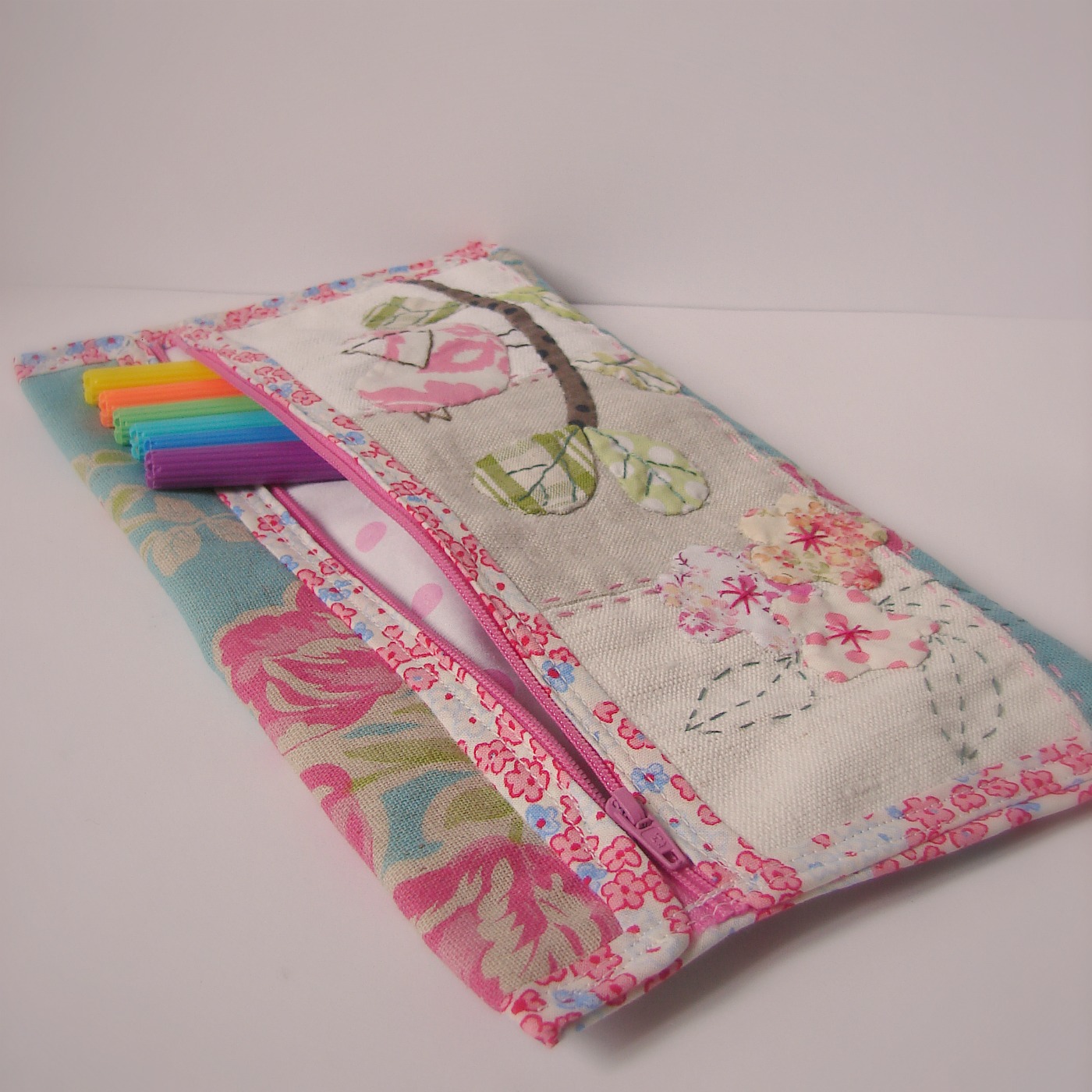 Roxy Creations: Pouch applique bird with flowers