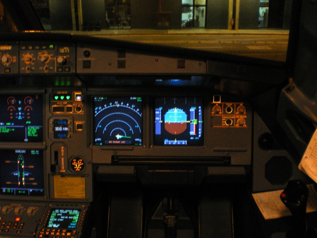 TMA Londrina: Cockpit Airbus A320, TAM Linhas Aéreas.