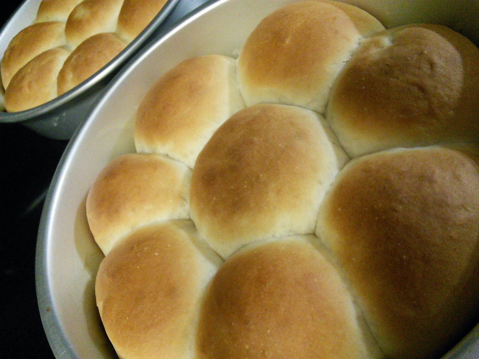 Dancing with a knife...: pav (bun)