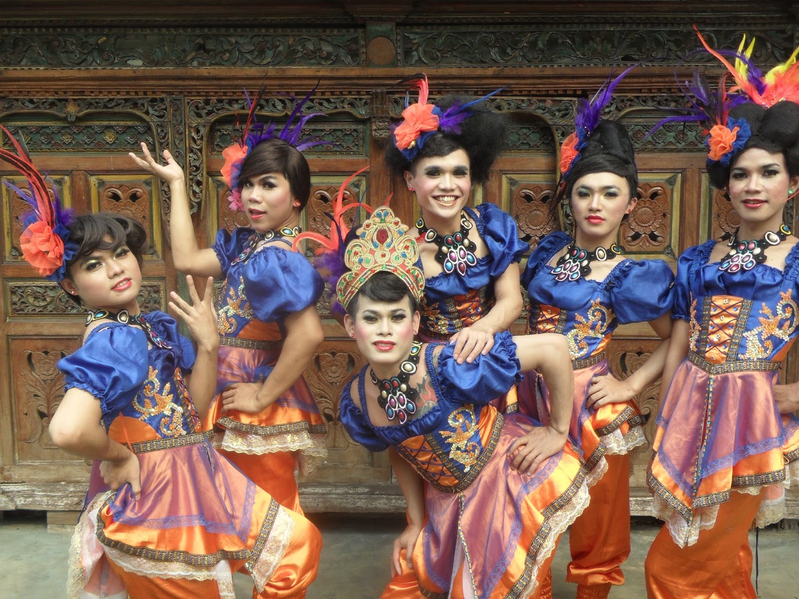 GUYAT-GEYOT POM POM BOYS