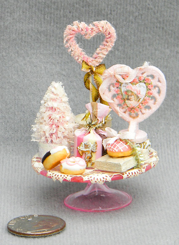 Good Sam Showcase of Miniatures: At the Show - Valentine's Day Decor