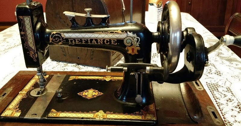 1893 Victorian Farmhouse: Defiance Hand Crank Sewing Machine - year 1906