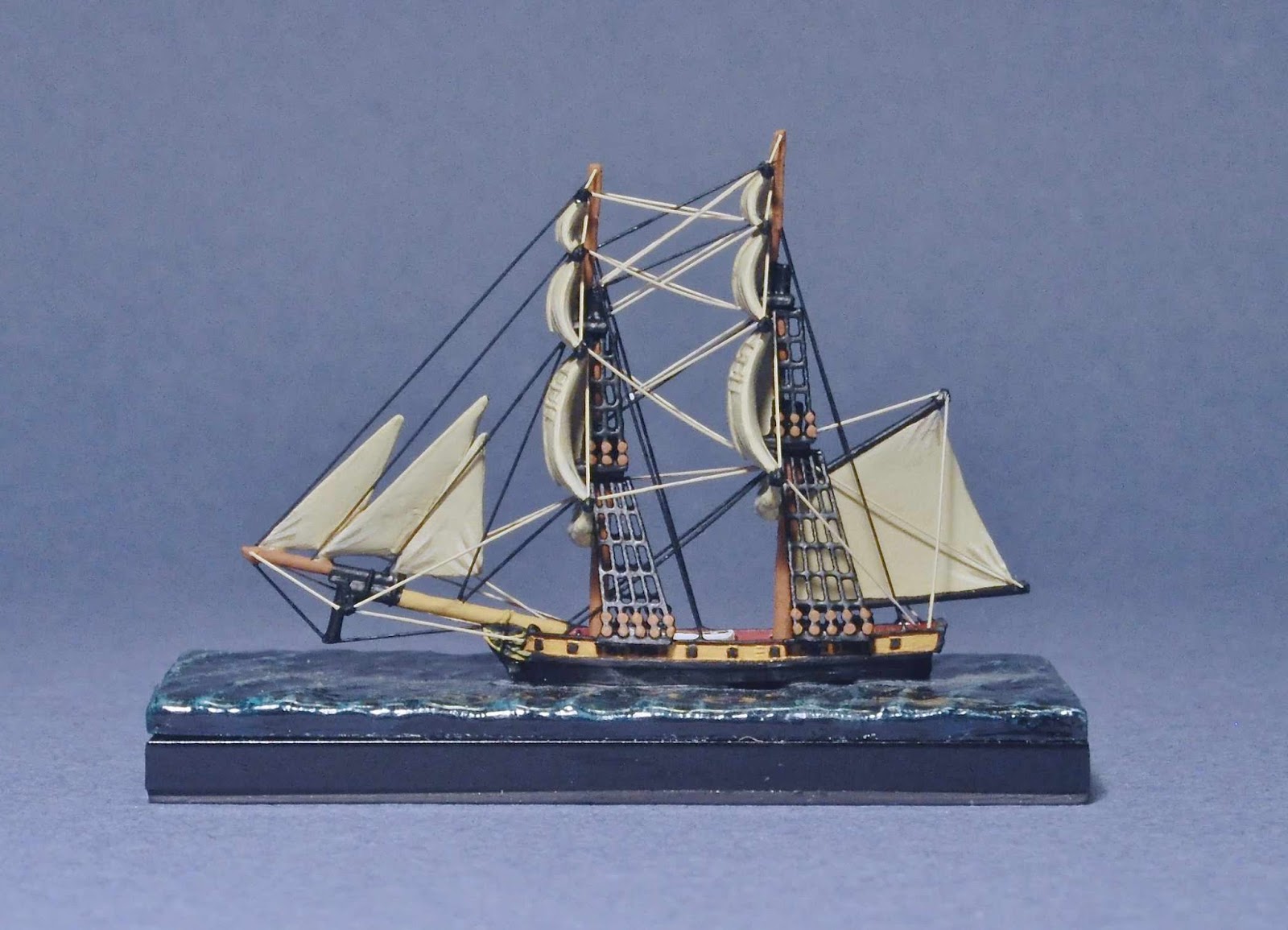 J White's Gallery: 18 Gun Brig - GHQ 1:1200