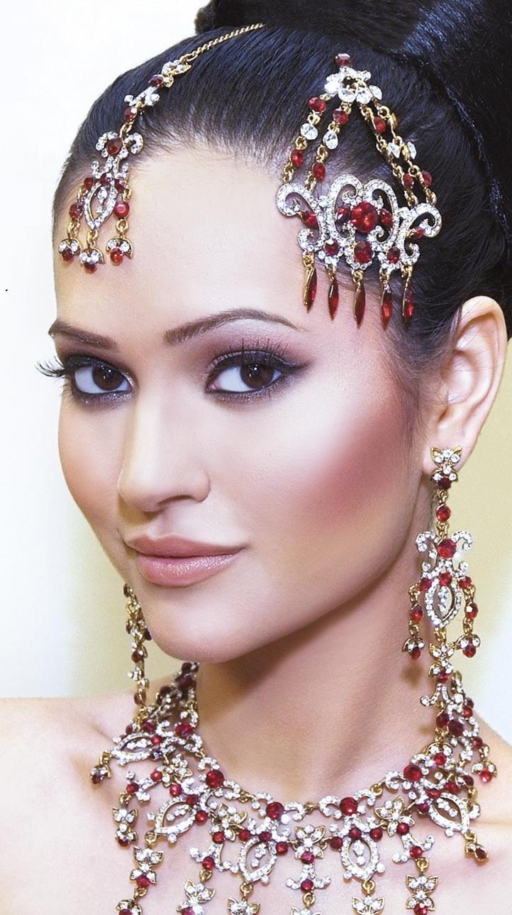 The Indian Wedding Blog: Bridal accessories: Maang Tika