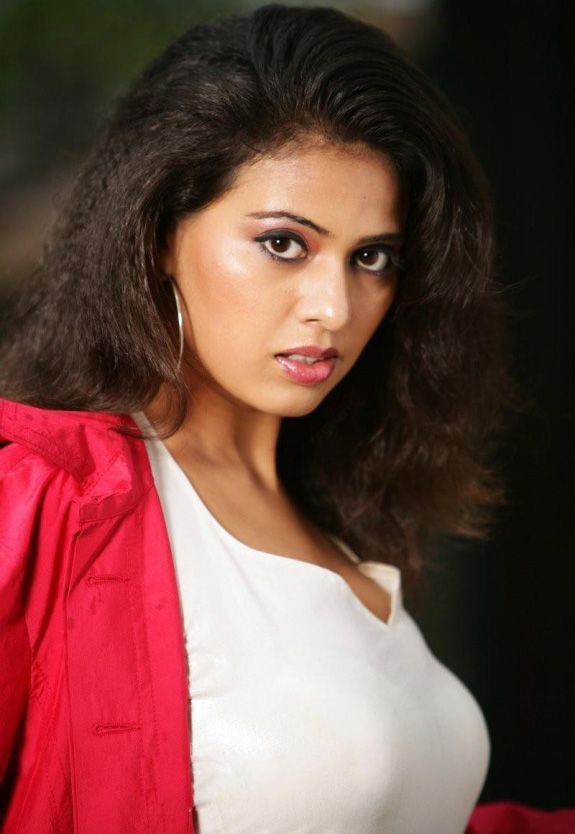Tejashree Facts, Age, Wiki, Biography, Height, Weight, Affairs, Net ...