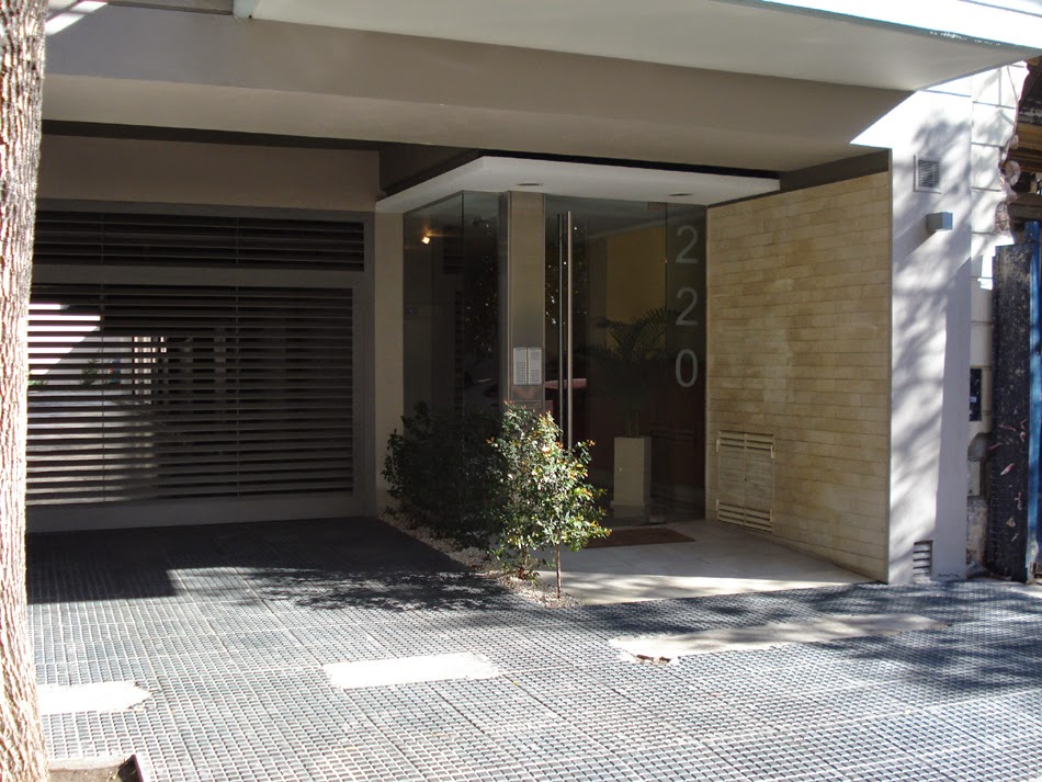 Edificio E. Acevedo 220