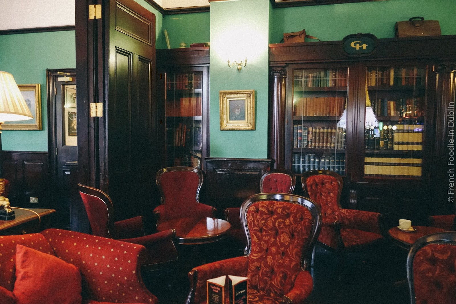 The Cosiest Bar in Dublin: The Library Bar | French Foodie in Dublin ...