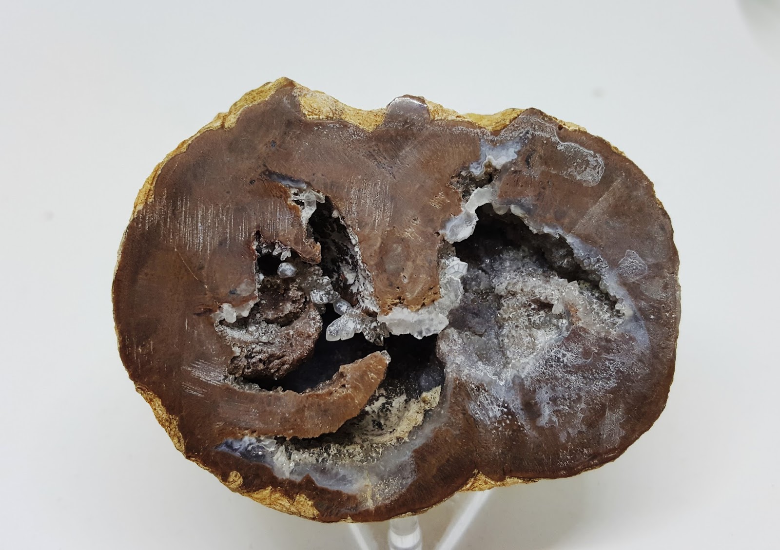 Lapidary Whisperer: VUGS - THE HOLE IN YOUR ROCK