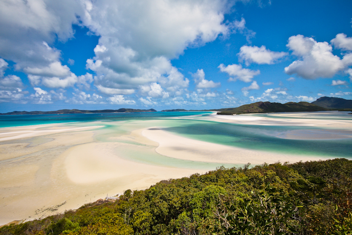 Pohjalla: Korallimeri ja Suuri Valliriutta