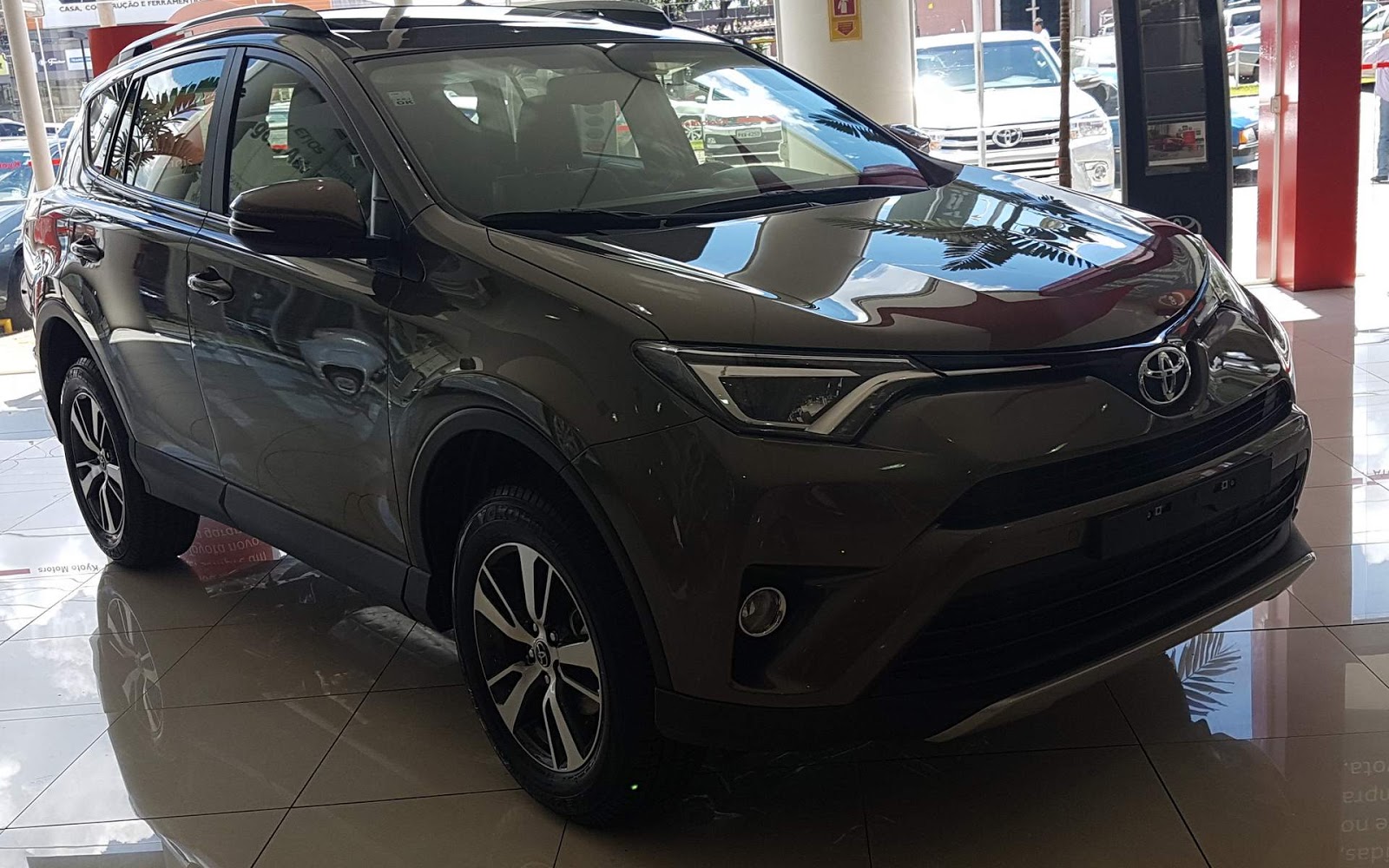 Novo Toyota RAV4 2018: preço, consumo, detalhes - vídeo
