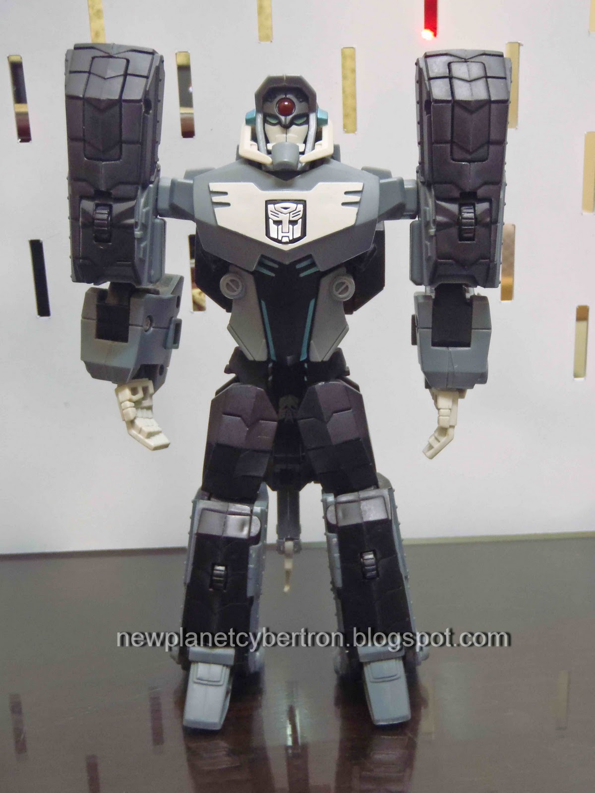 New Planet Cybertron: Transformers Review: Shockwave (Animated Voyager)