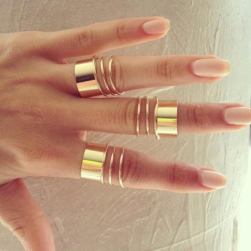 Trend Watch: Knuckle rings - Miss Rich