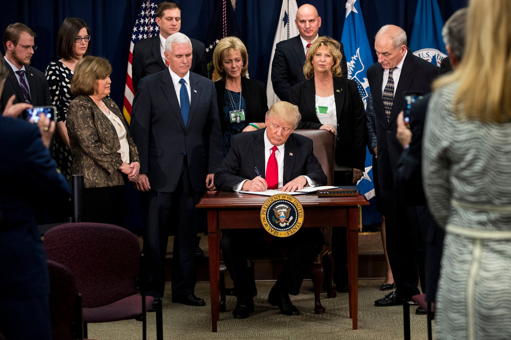 Seguridad en perspectiva por Mario Arroyo: Executive Order: Border ...