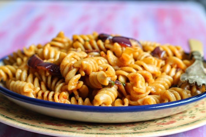 Merry Tummy: Burnt Garlic Pasta, Because I Love Garlic