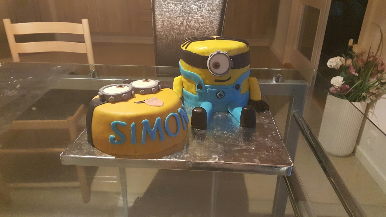 Winnis kager: fødelsdags kage med tema minions