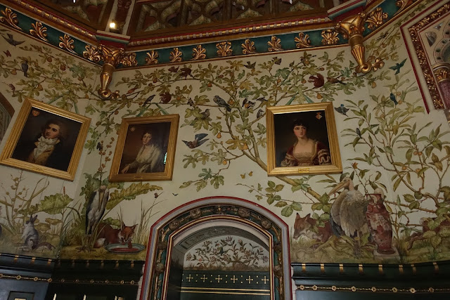 Feather On A Wire: December 2015