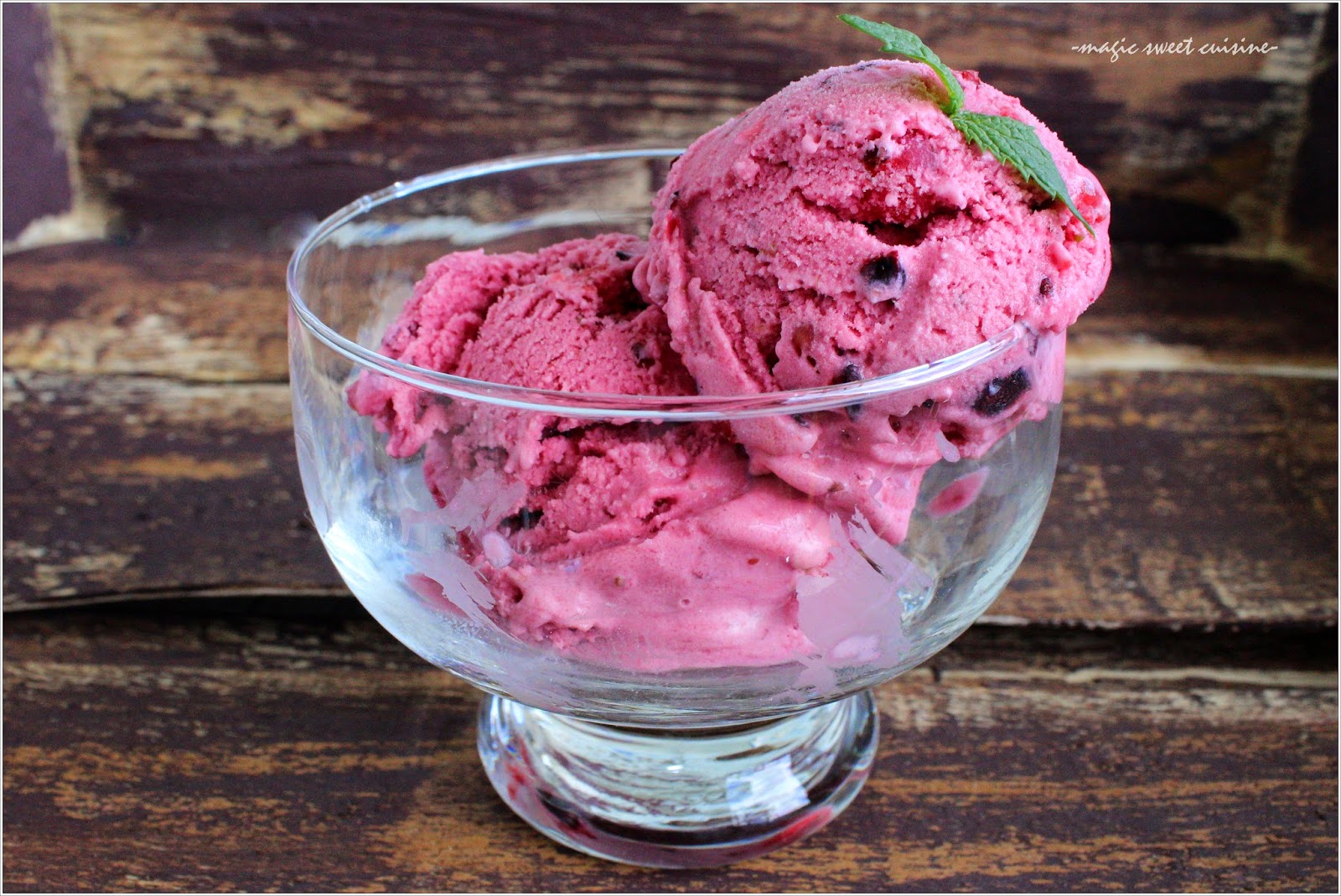 Slatko i čarobno kuhanje by Iva: Sladoled šumsko voće, višnja i malaga