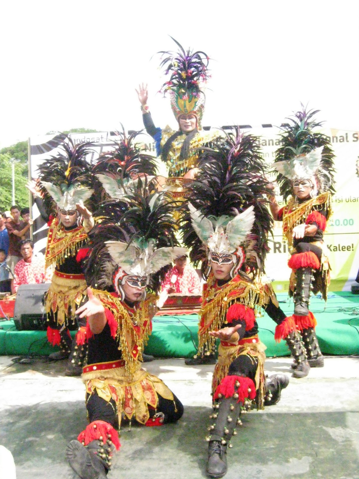 Semut Hitam Pemenang: Topeng Ireng