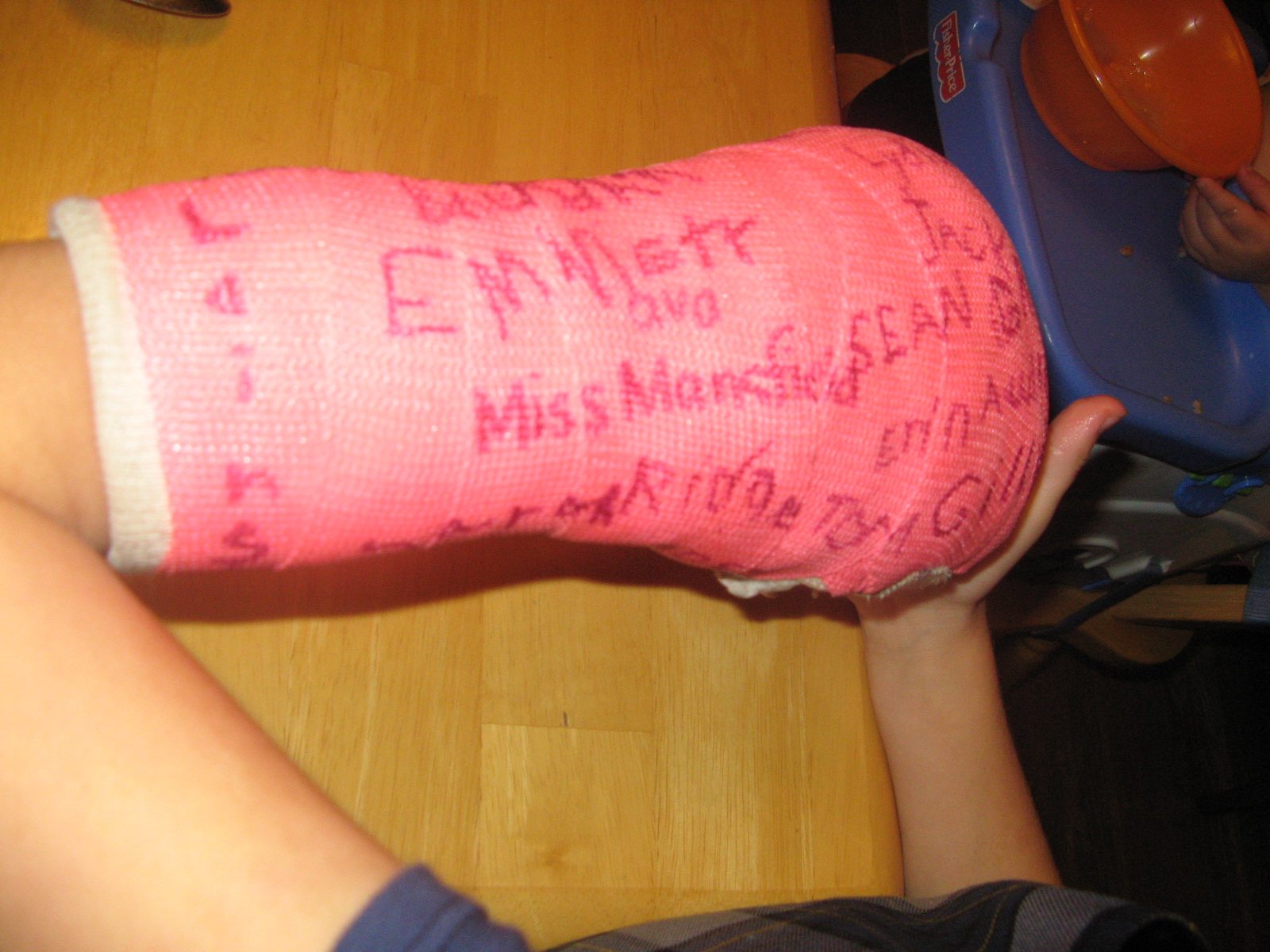 Ava B: Signing my cast
