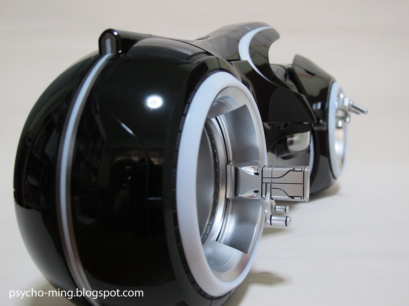 Psycho Ming: Hot Toys Tron: Legacy Sam Flynn Light Cycle