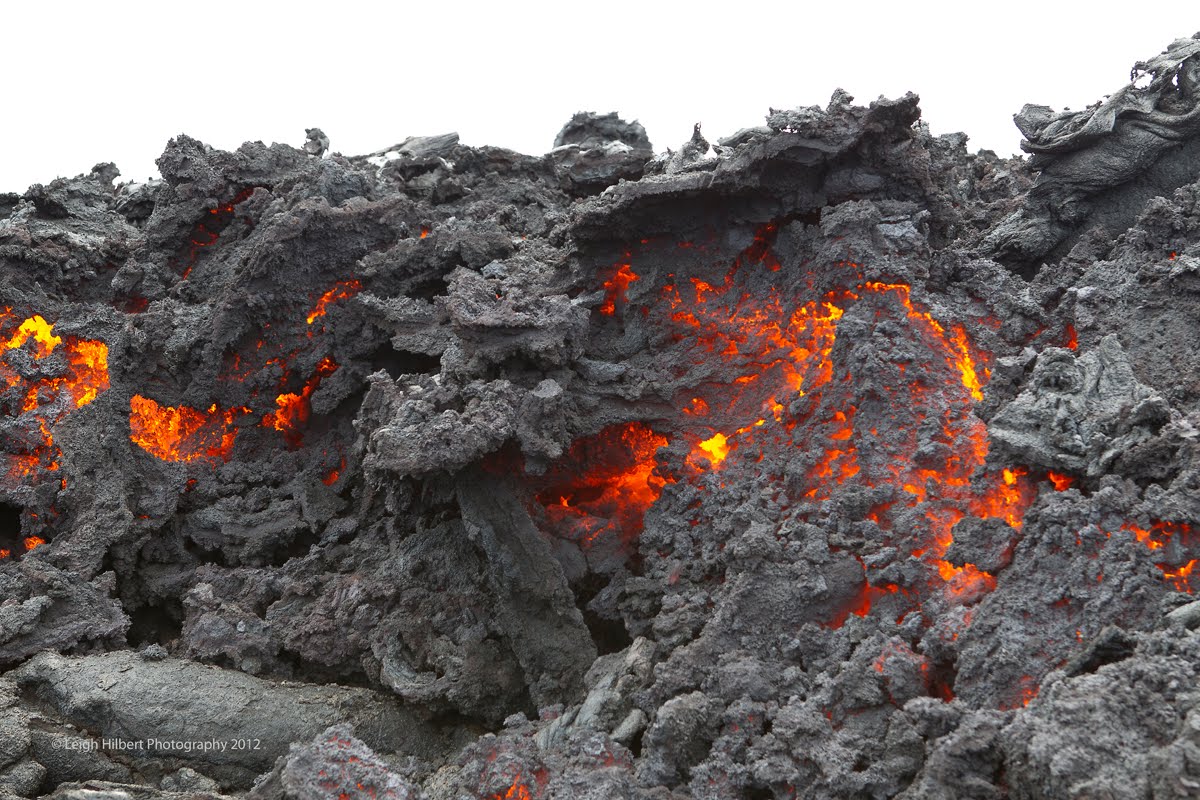HAWAIIAN LAVA DAILY: Quake swarms and Pulama Pali active with lava flows