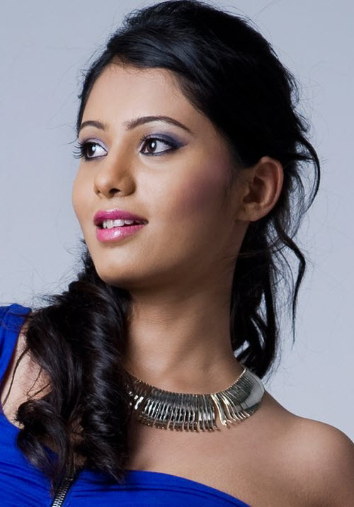 Actress Deepa Sannidhi HD Wallpaper Charming Face In Blue Dress ...