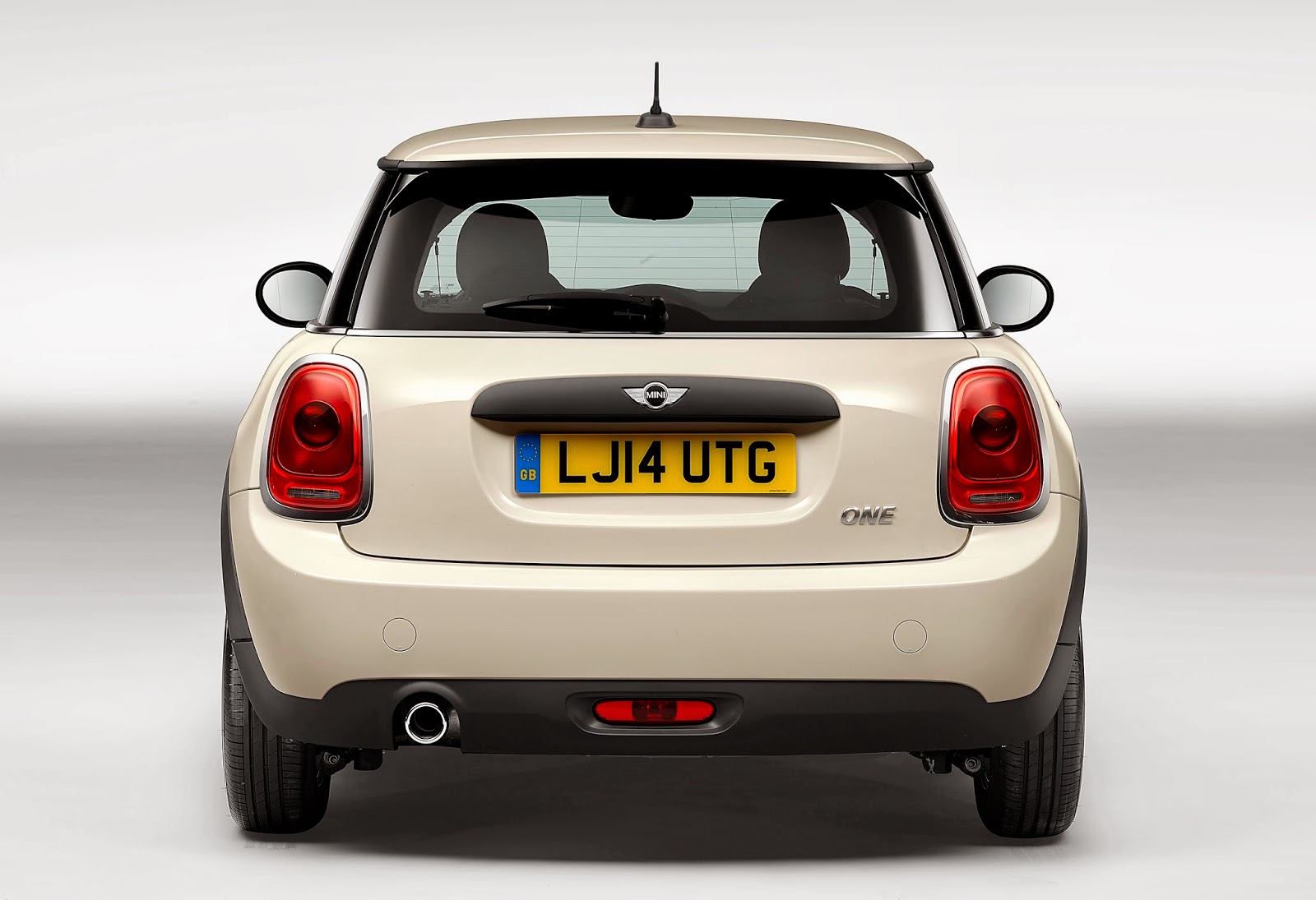 MINI apresenta novo One