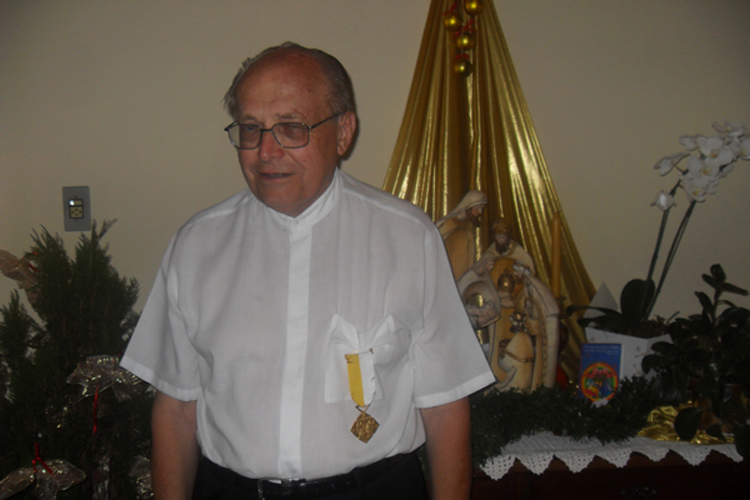 Rota do Rosário: Padre Germano recebe Honraria "Crucis Pro Ecclesia Et ...