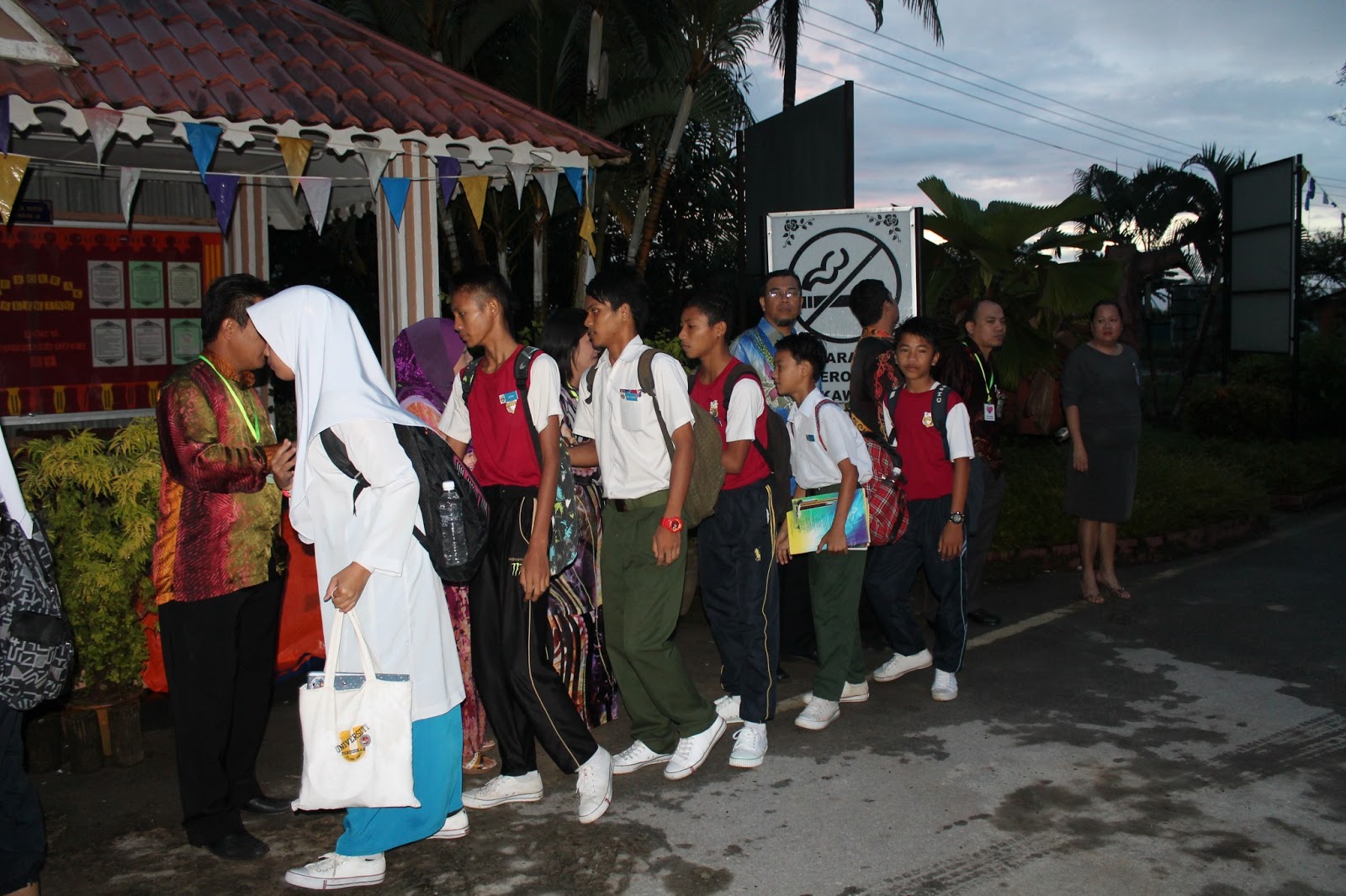 .::OFFICIAL BLOG OF SMK GEDONG::.: KEMPEN GURU PENYAYANG SMKG 2013