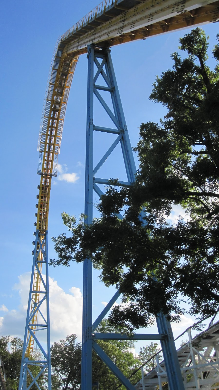 Bobbie's Roller Coaster And Theme Park Reviews: SKYRUSH