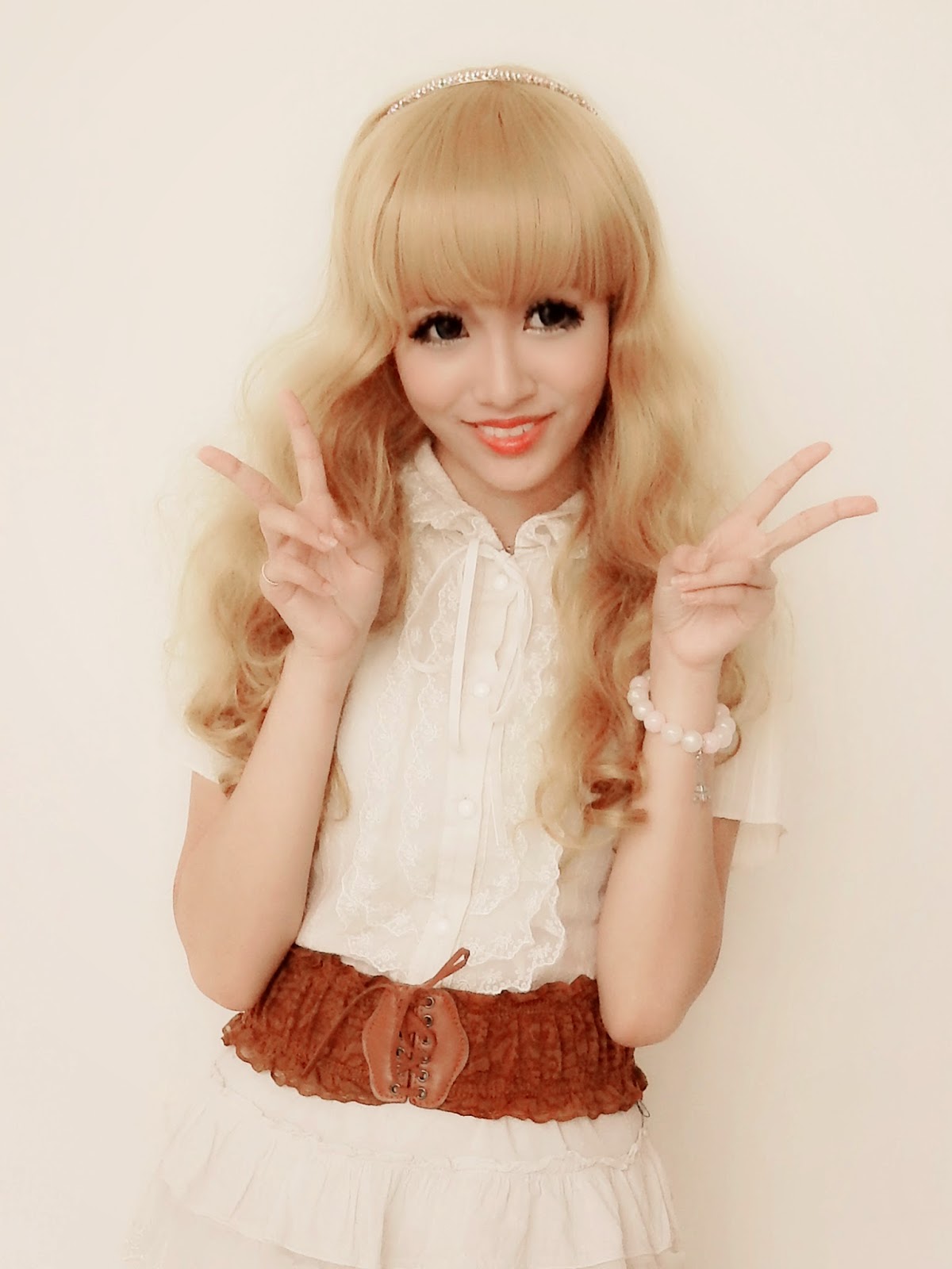 Adventures of Angel and Moe Tails: Photo Shoot: Gyaru Doll with Jen Min