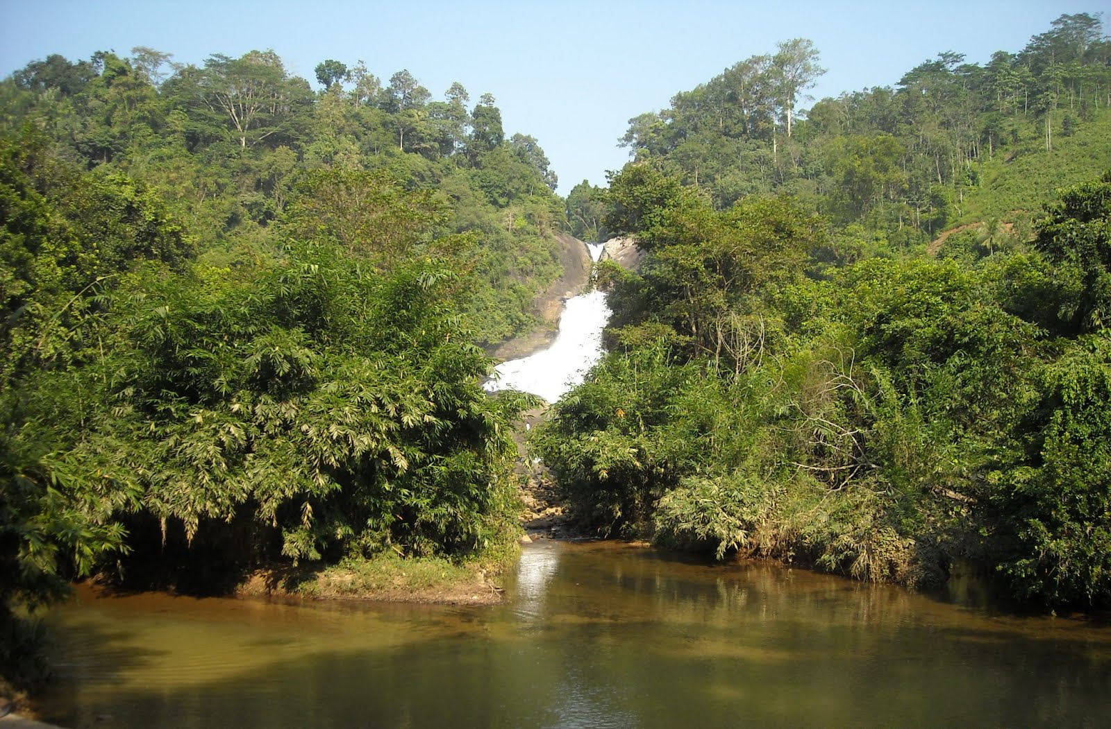 wijayasiri2000: BOPATH ELLA WATERFALL.