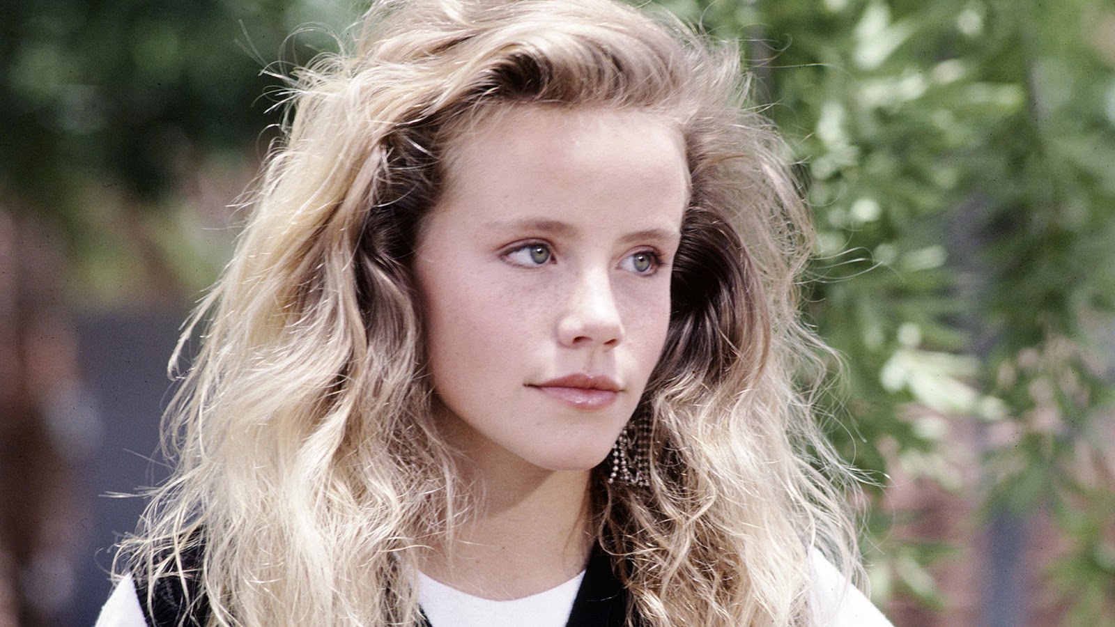 Thirteen Reasons to Love Can't Buy Me Love - Most TV News, Top Popular ...