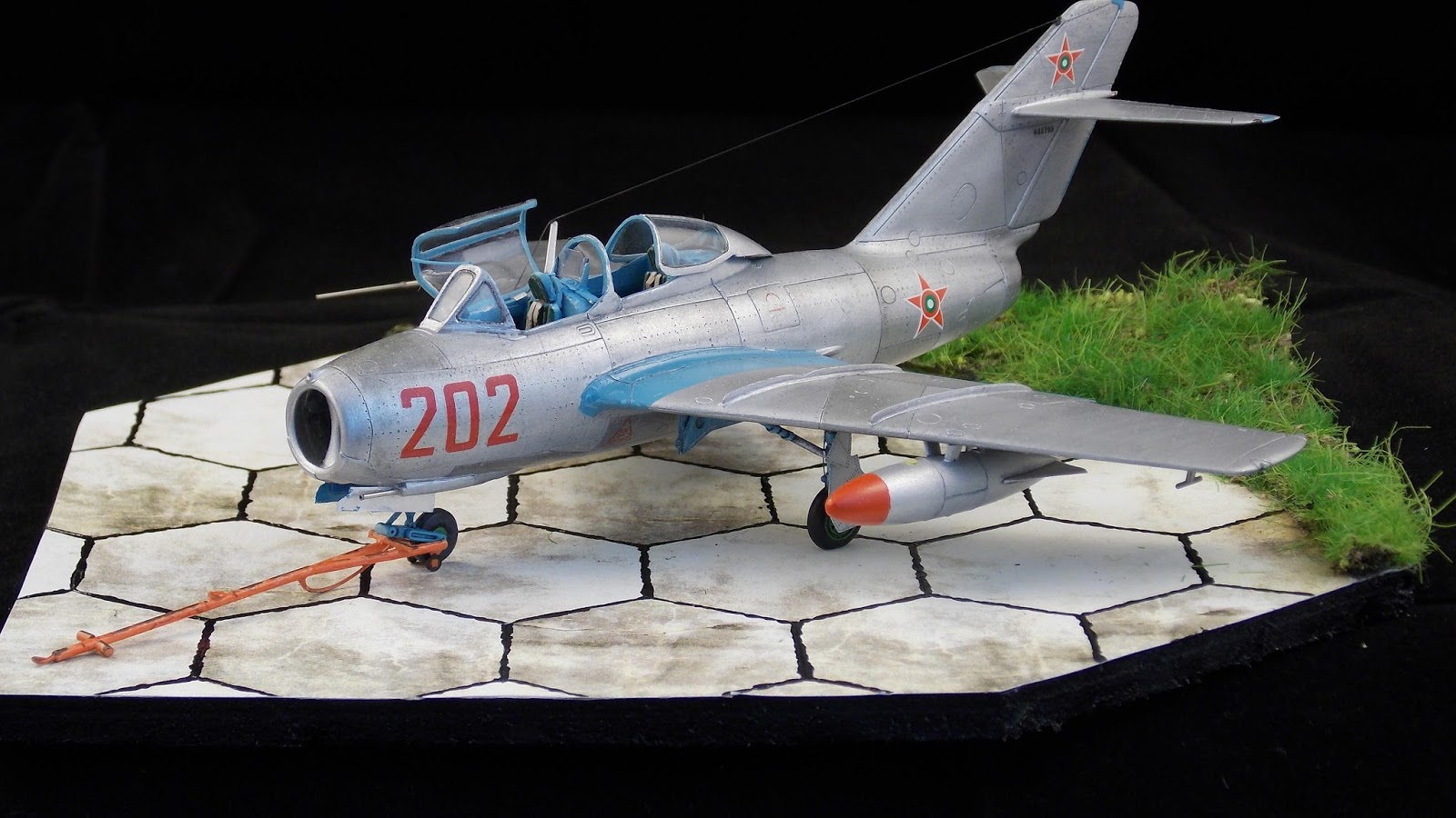 Scale Model Building with Metodi Metodiev: MiG -15UTI /Hobby Boss 1:72 ...