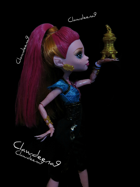 monster high violetta