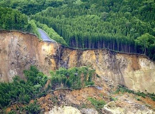 World’s Biggest and Largest Landslides ~ WORLD AMAZING