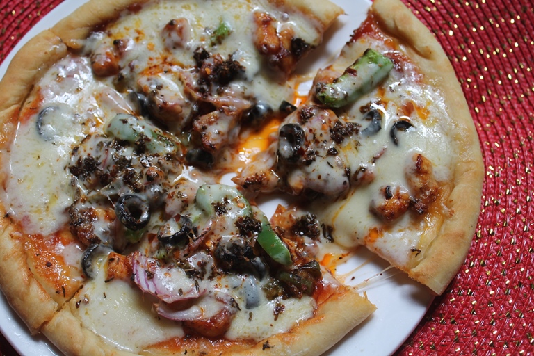 Chicken Pizza Recipe - Spicy Chicken Pizza Recipe - Yummy Tummy