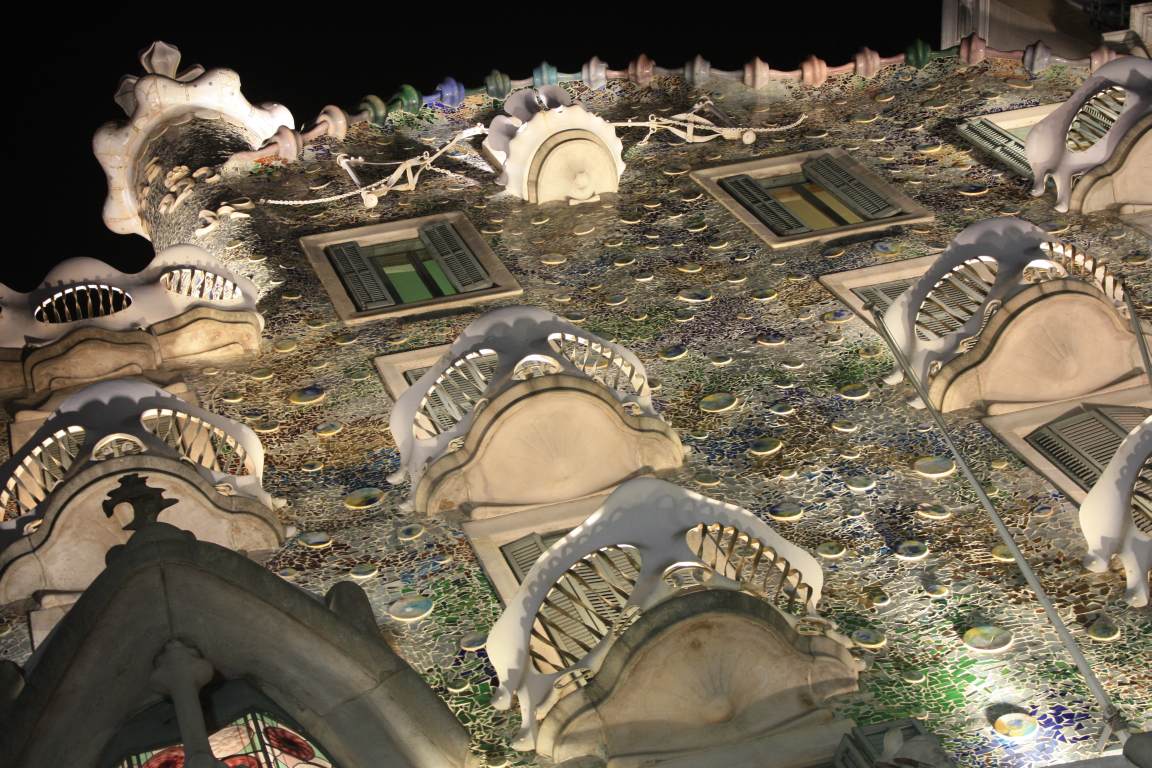 BARCELONA - MODERNISM OF GAUDI: CASA BATLLO ~ Beautiful places of ...