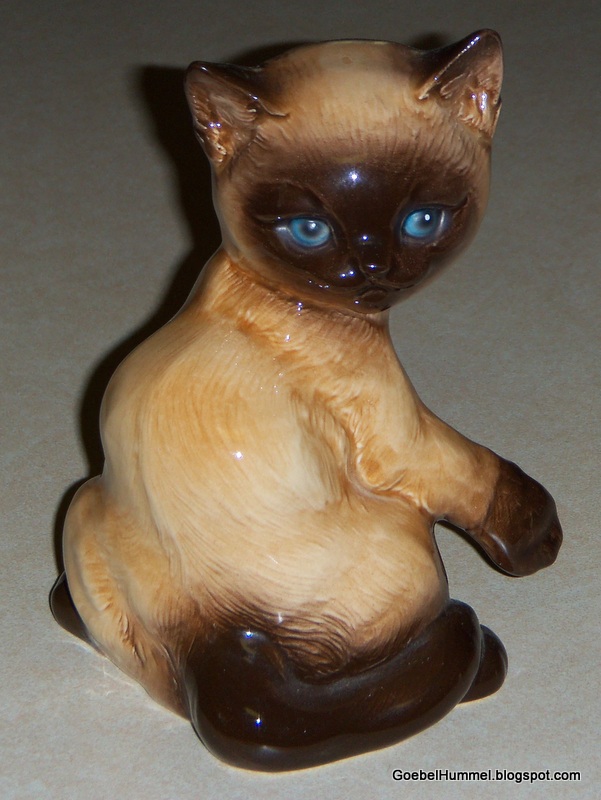 Goebel Hummel: Siamese Cat Goebel Figurine 3103814 TMK6