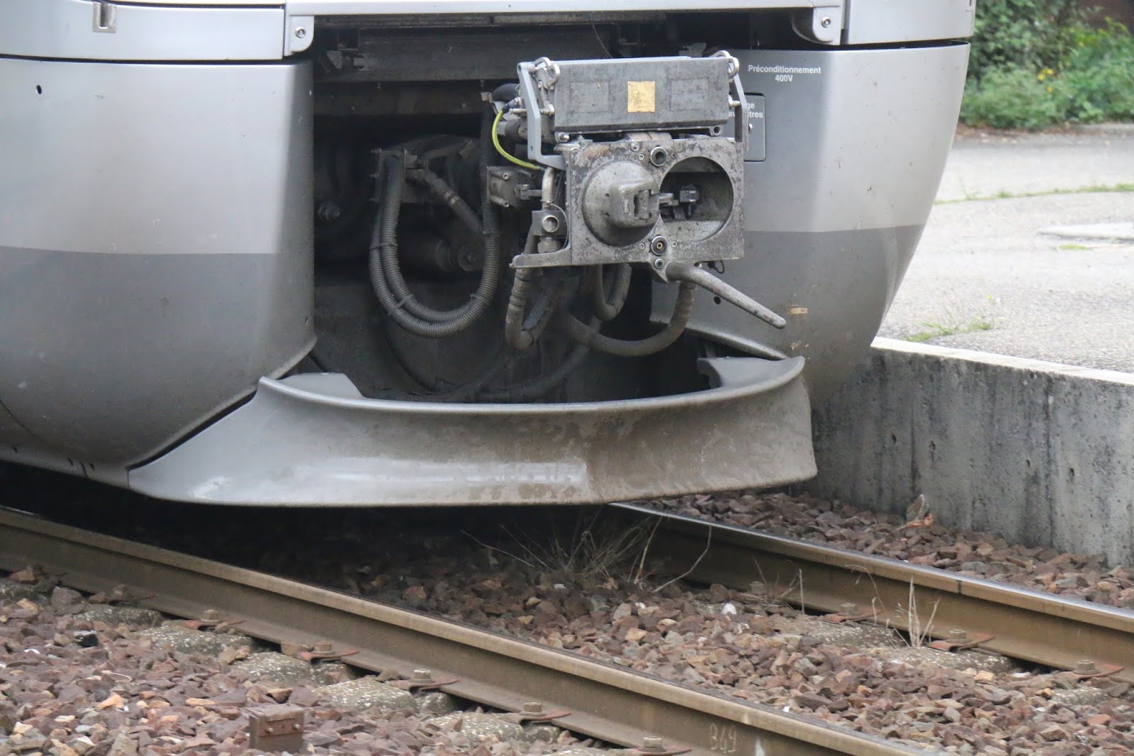 LA PASSION DU TRAIN: Complément d'infos sur les Chasse-Obstacles AGC