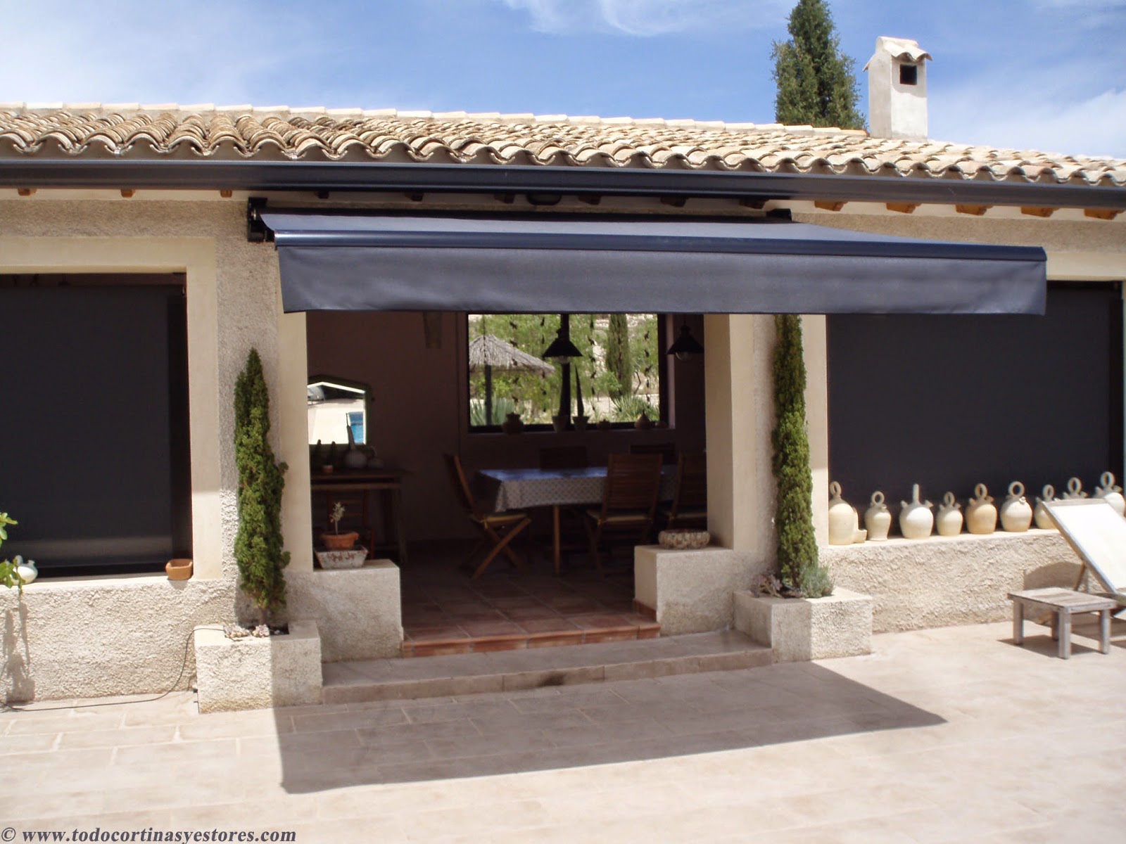 Toldo Screen Negro con Brazos Extensibles