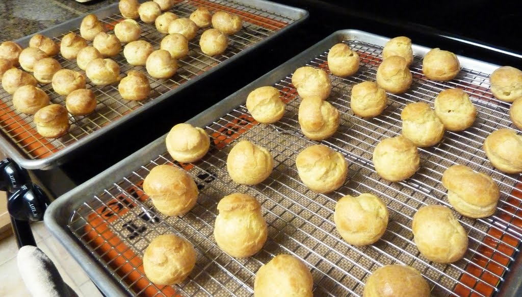 Vera's Cookbook: Mini Puffs... both savory and sweet! (Pâte à Choux)