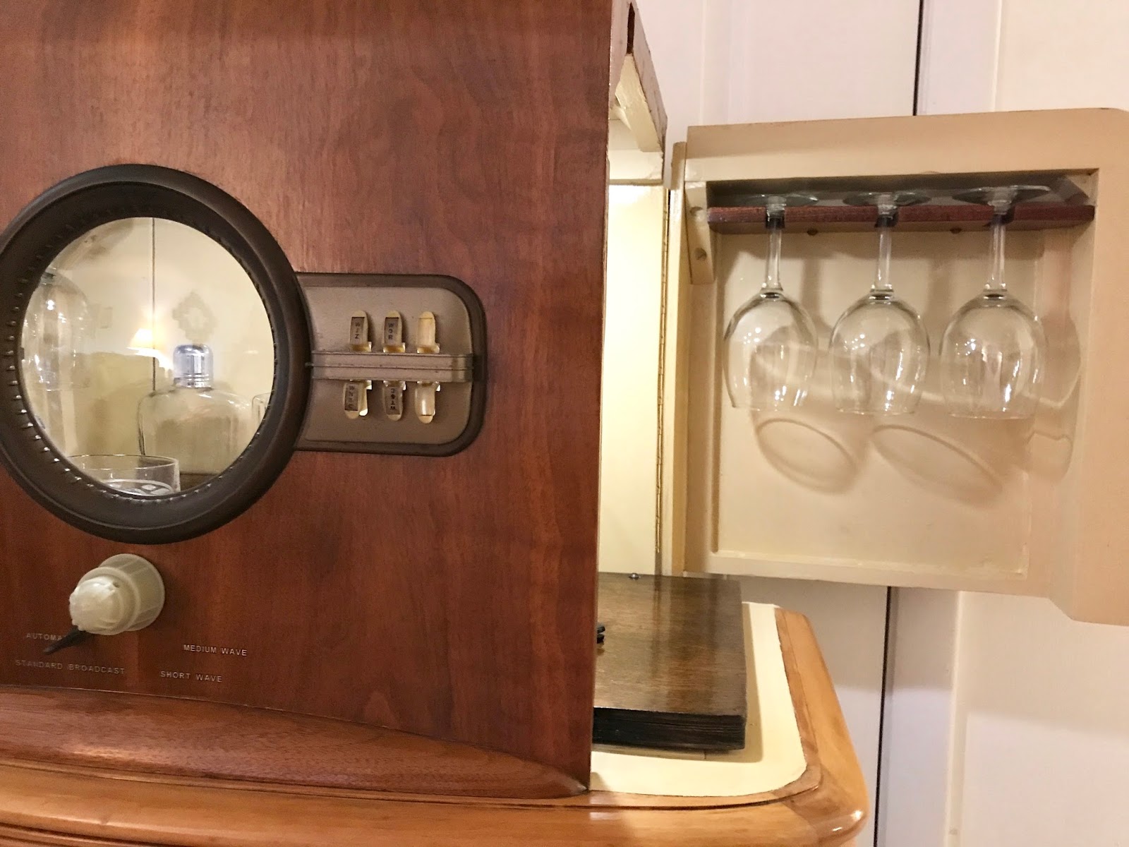 Vintage Console Radio-Bar. Radio Mini-Bar. Repurposed Console Radio 1940's