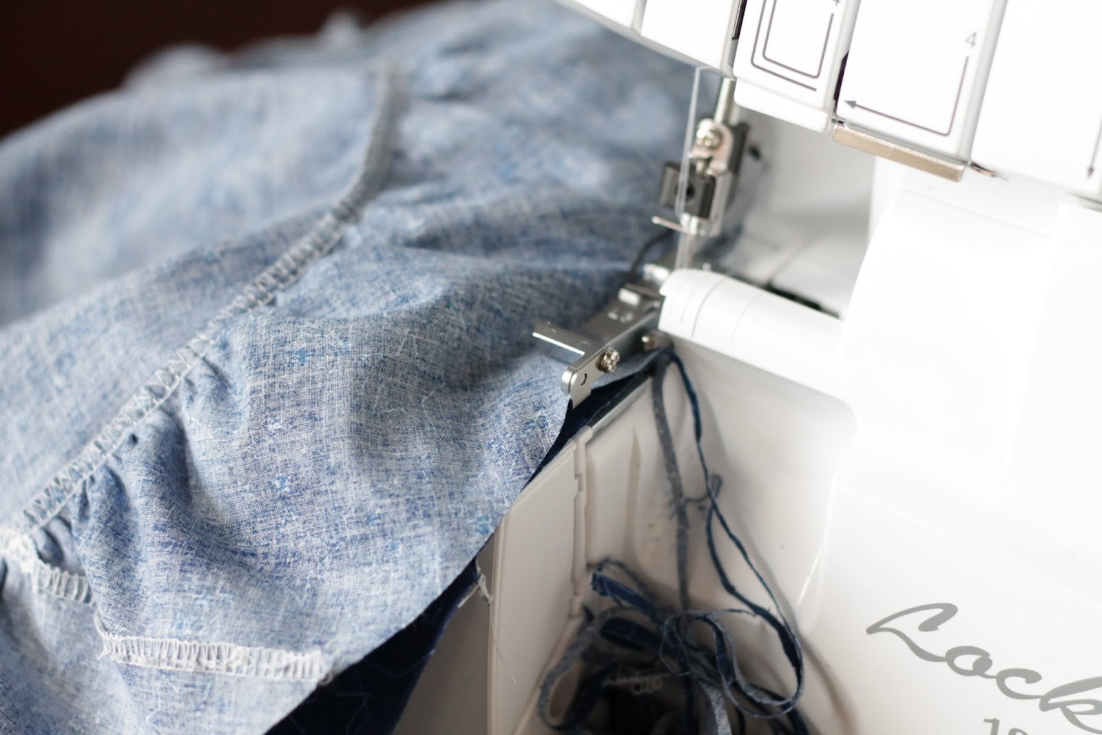 Make It Handmade: Tutorial: Super Simple Serger Ruffles