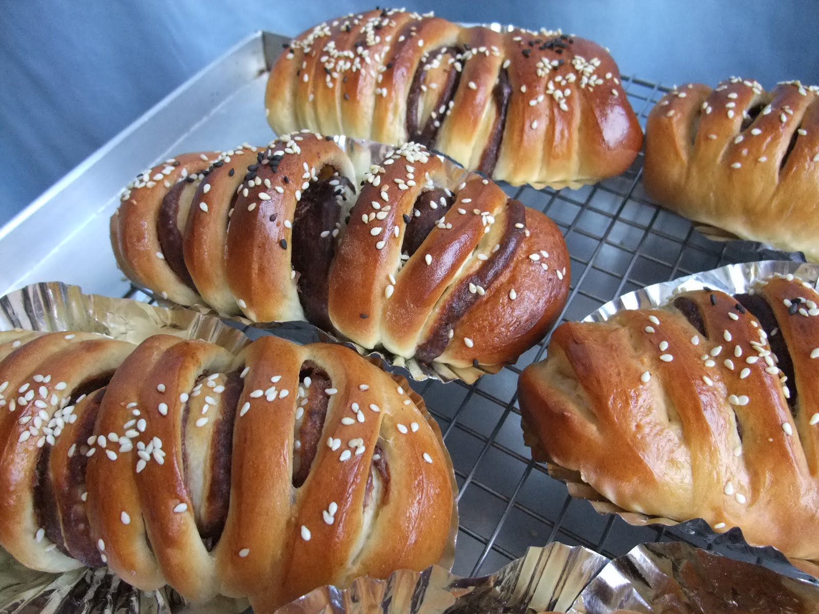 Veronica's Kitchen: Red Bean Rolls - 豆沙包