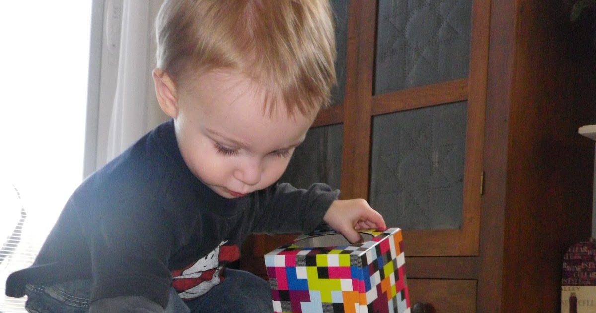Crafting Play: Tissue box and Pom-Pom Fill and Spill Game