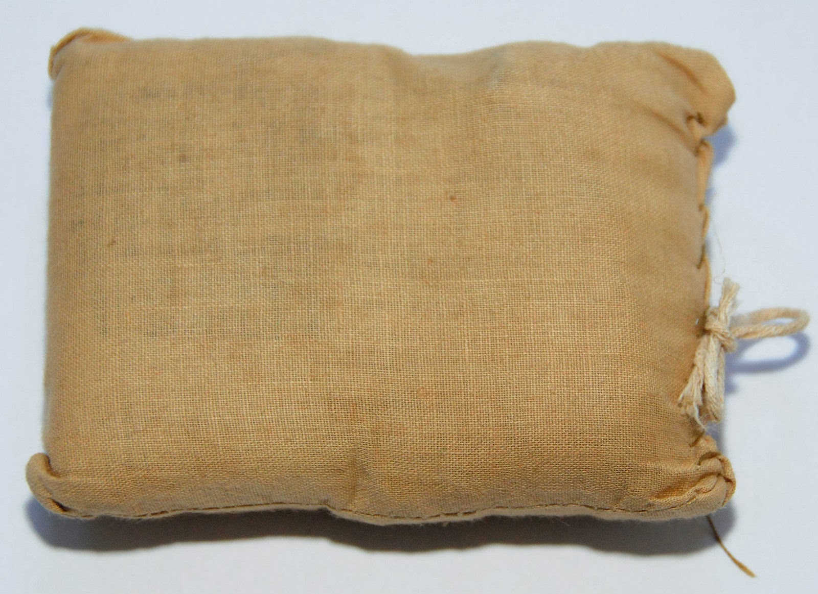 Webbingbabel: British Army FFD First Field Dressing. WW1