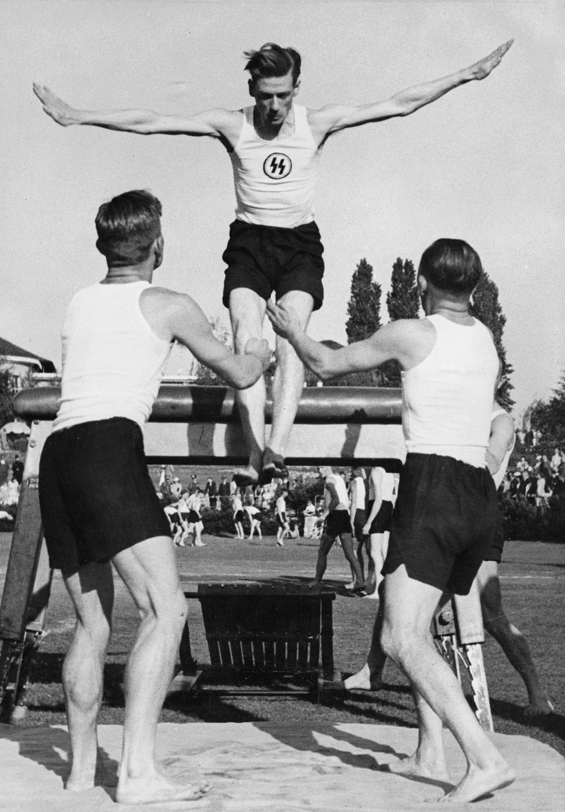 Meine Ehre heisst Treue: Η εκπαίδευση των Waffen - SS