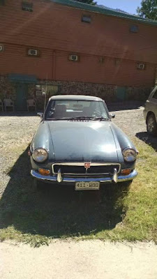 Fastback Style: 1974 MG MGB GT - DailyTurismo