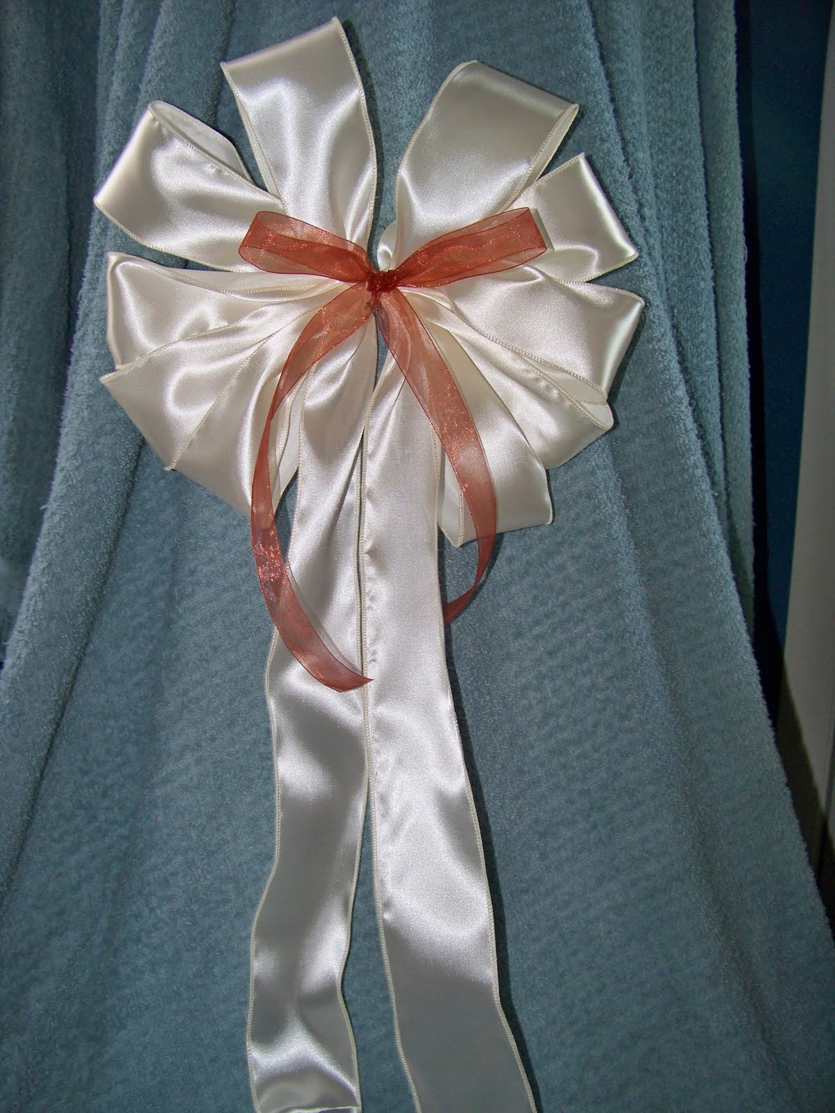 Road to the Aisle: Michelle & Sean's DIY Wedding: DIY Pew Bow